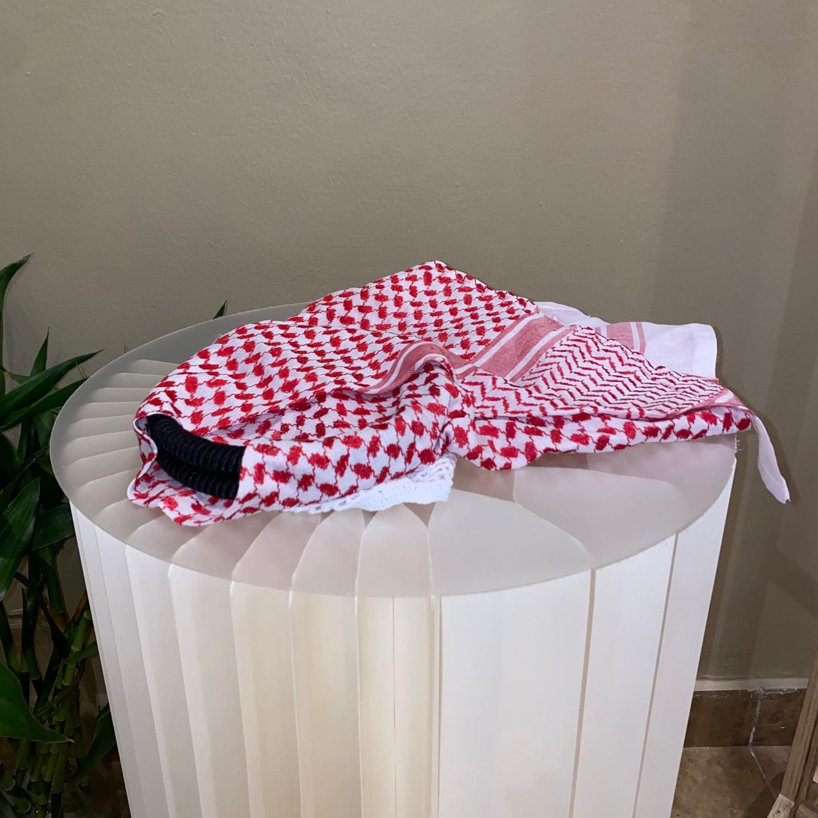 شماغ وعقال أحمر للمولود مع تطريز اسم المولود | لمسة خليجية أنيقة ...