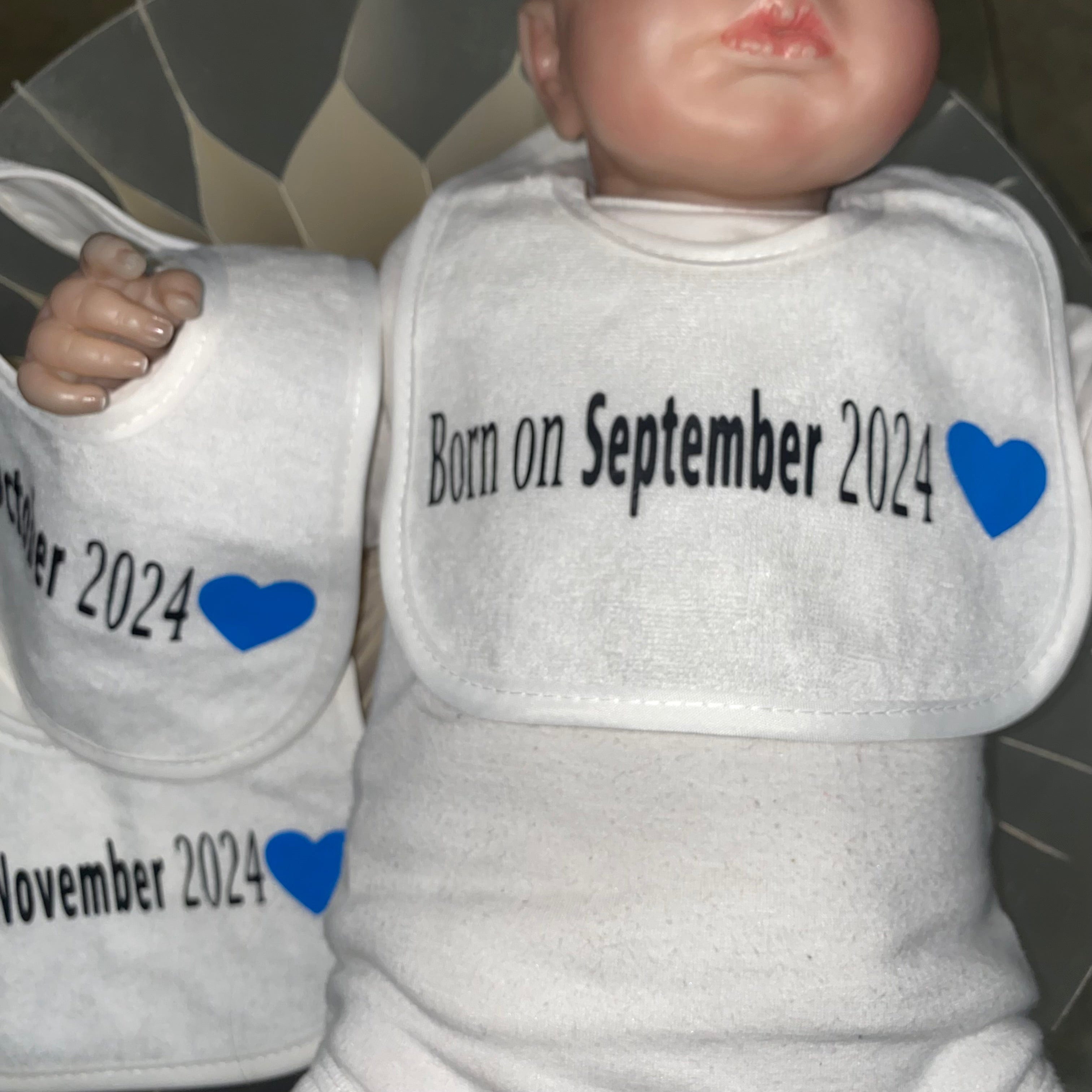 صدريّة مواليد مع تطريز اسم المولود | هدية عملية وأنيقة | Baby Bib with ...